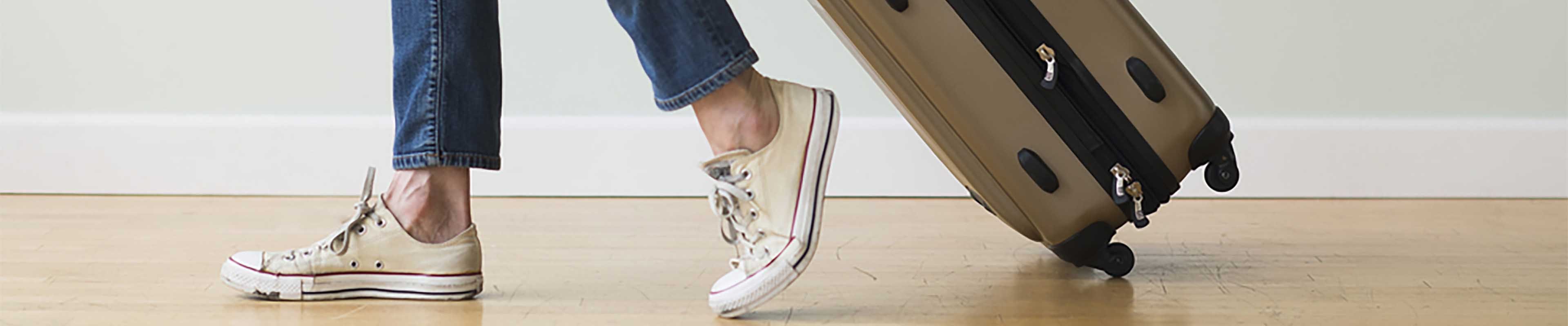 Things to do before a trip: home checklist | American Family Insurance