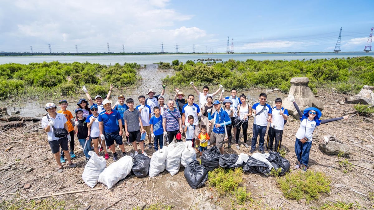 Local outreach - Community engagement | ASML