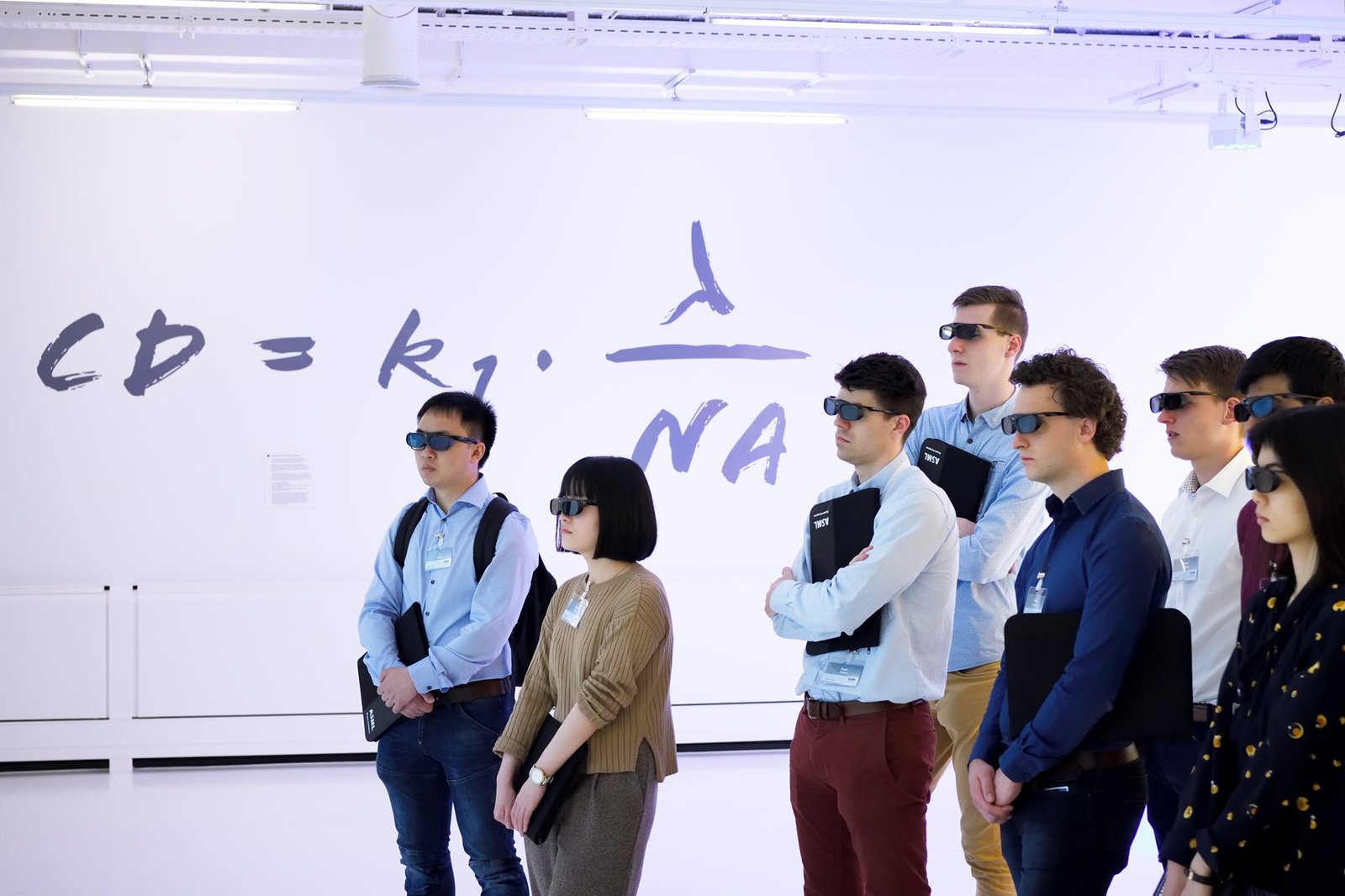 Investors | ASML - Supplying the semiconductor industry