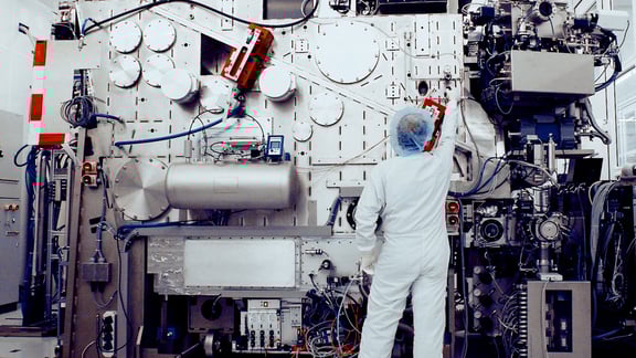 Making EUV: from lab to fab – Stories | ASML