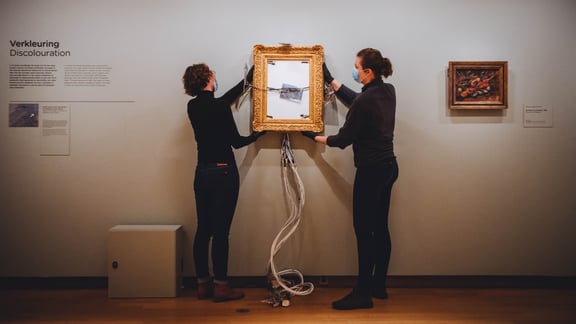 A frame to preserve Van Gogh’s masterpieces – Stories | ASML
