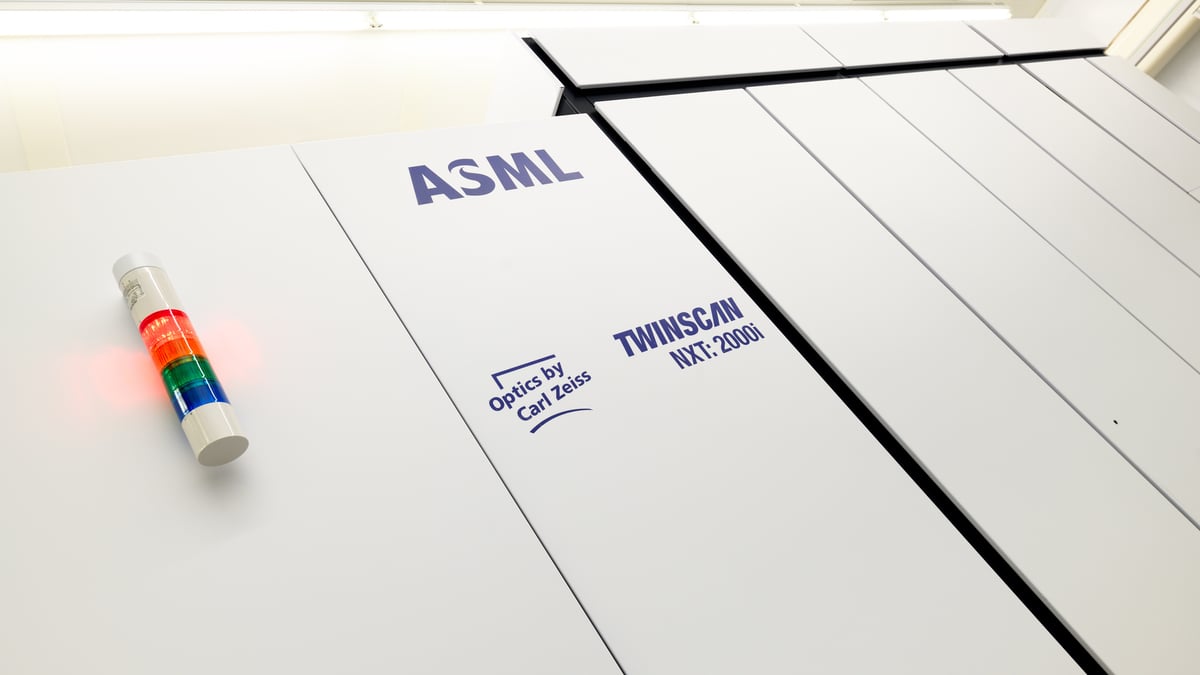 How immersion lithography saved Moore’s Law – Stories | ASML