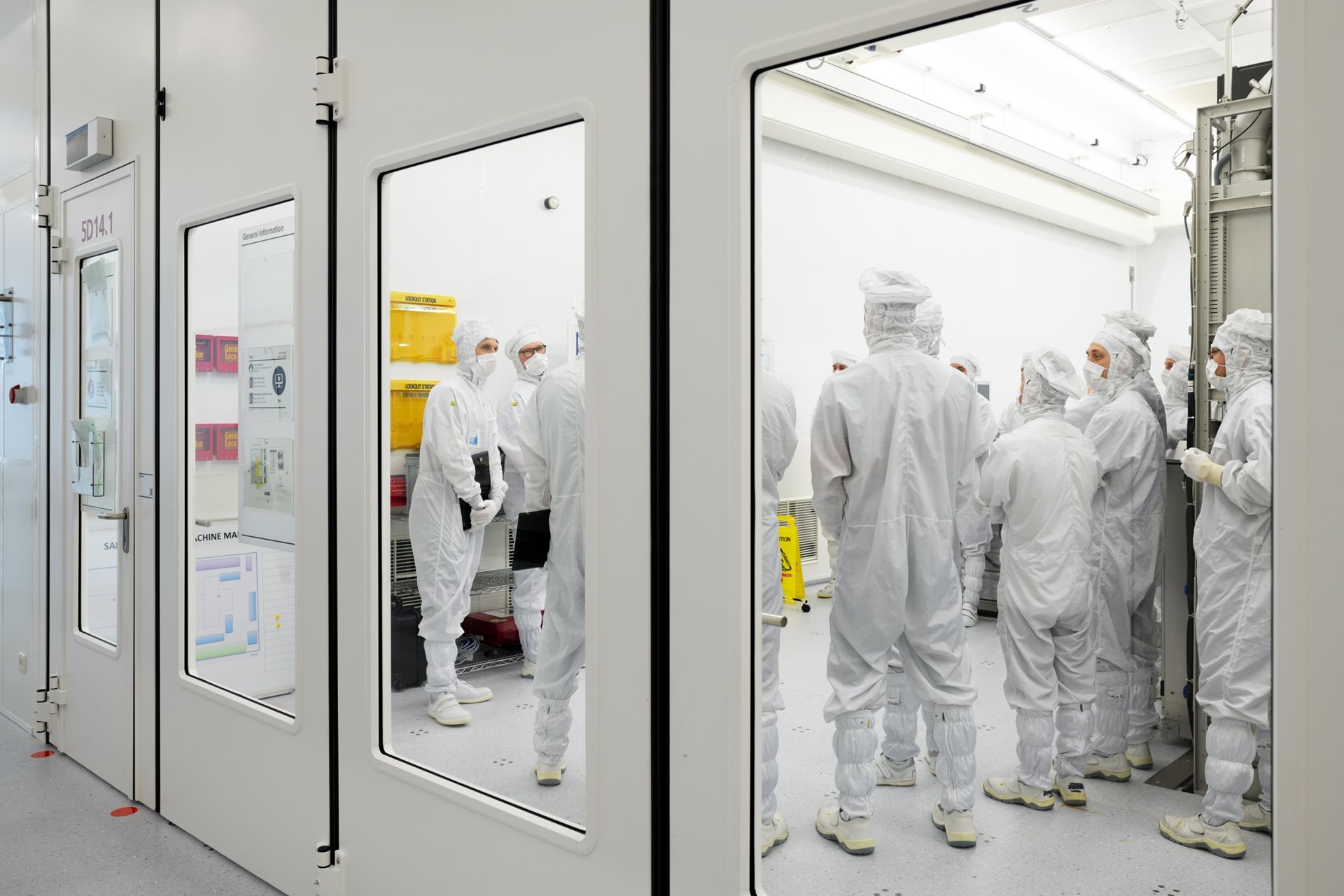 ASML at a glance | Supplying the semiconductor industry