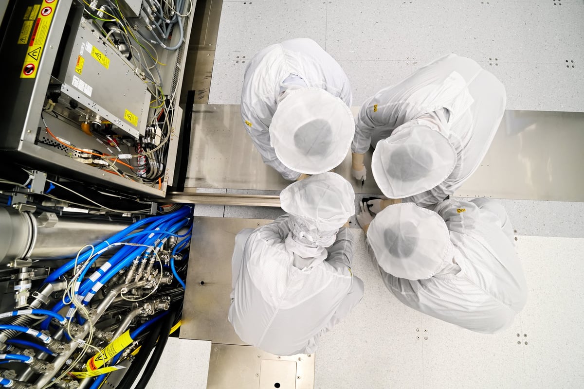 Customer support | ASML - Supplying the semiconductor industry 24/7