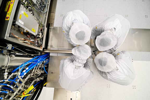 Customer support | ASML - Supplying the semiconductor industry 24/7