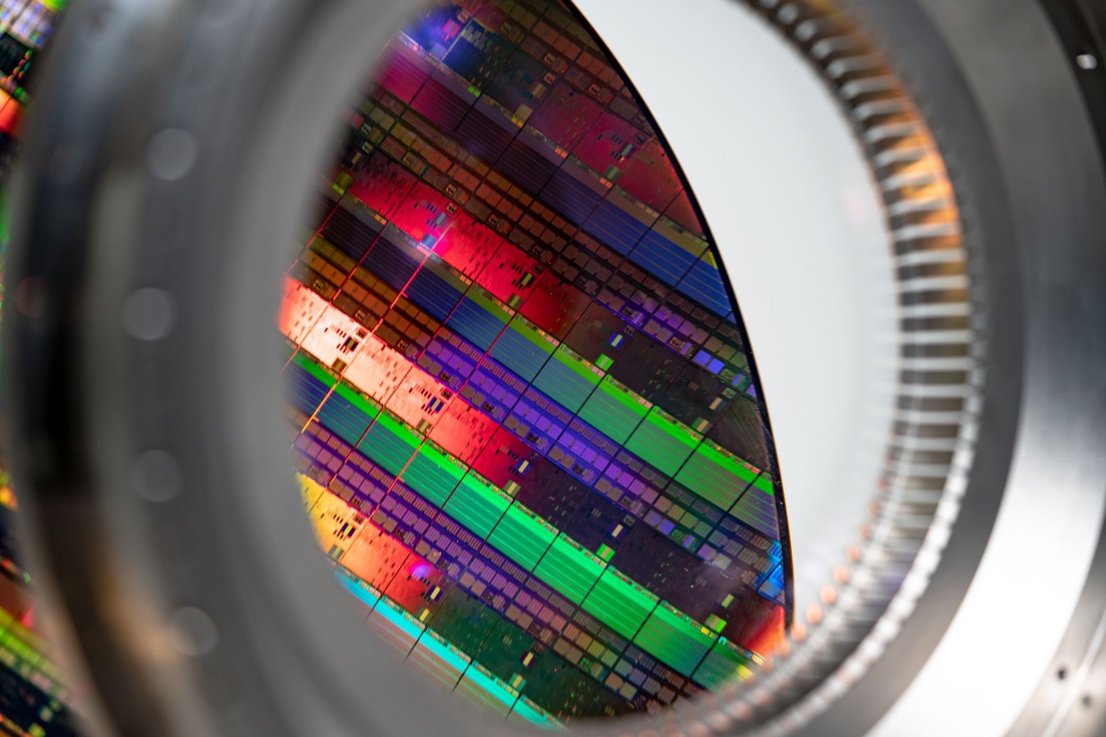 Investors | ASML - Supplying the semiconductor industry