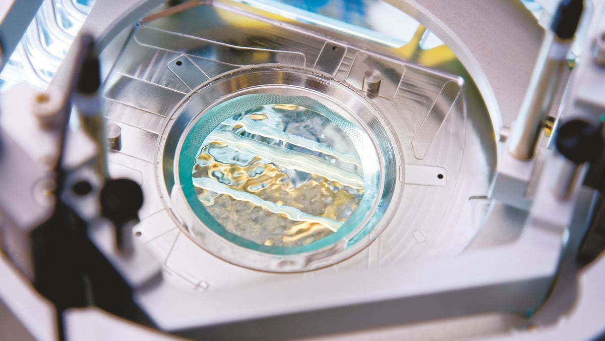 Lenses & mirrors - Lithography principles | ASML