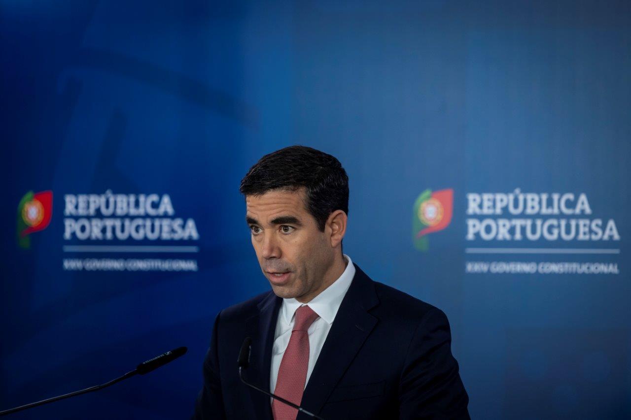 Salário mínimo nacional aumenta de 820 para 870 euros a 1 de janeiro de ...