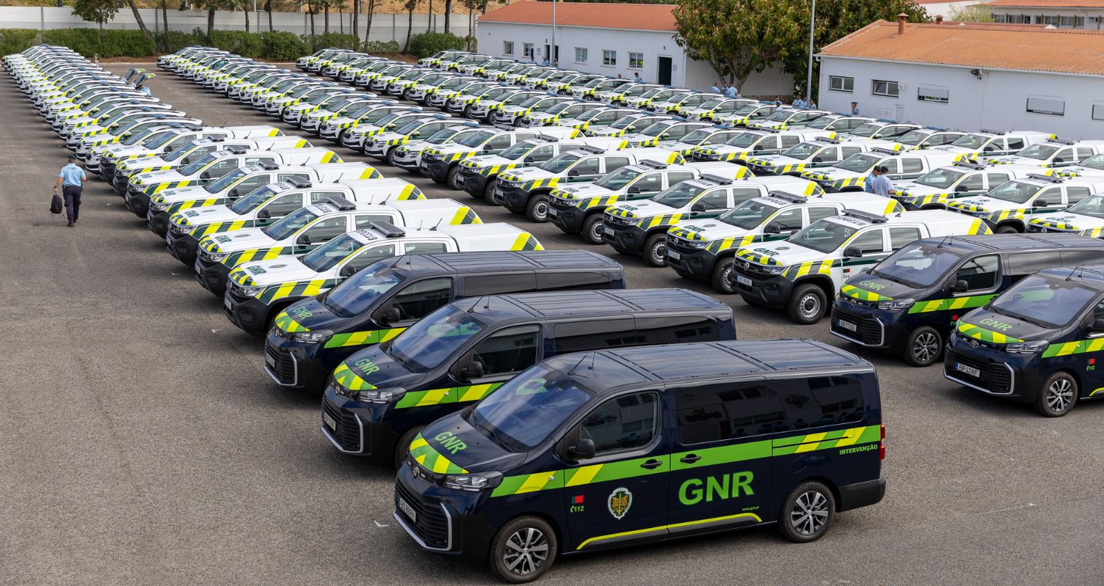 Ministério da Administração Interna entrega 208 viaturas à GNR e PSP ...
