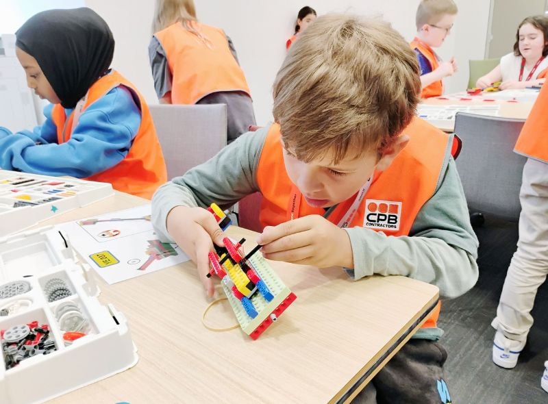 STEM-Focused Holiday Program