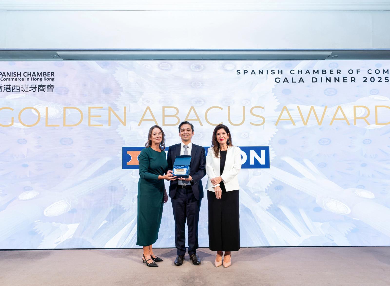 Leighton Asia | Hong Kong team recognised with the Golden Abacus Award