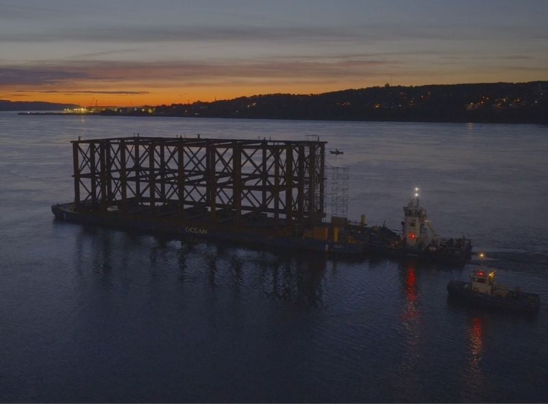 Cofferdam Superstructure Relocated at Île d’Orléans Bridge Project