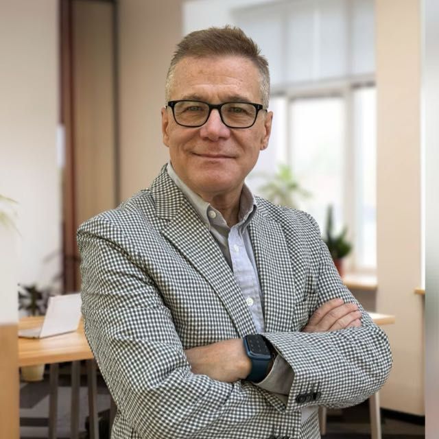 2025 Jose Antonio Robledo asume como Director