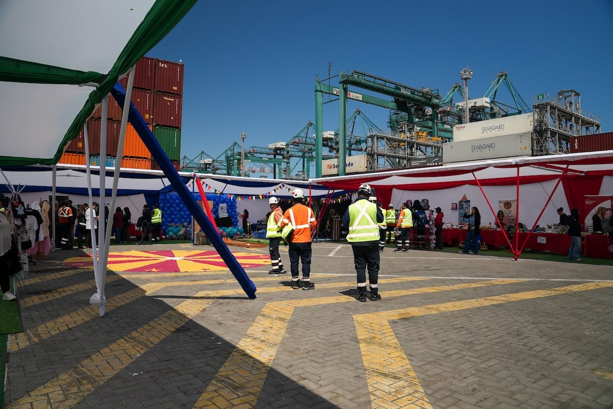 2025 DP World en San Antonio realiza 3 feria de beneficios