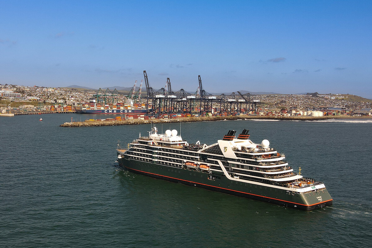 Primer crucero en arribar es Seabourn Pursuit
