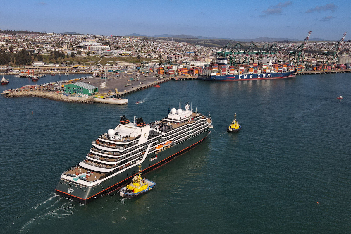 Primer crucero en arribar es Seabourn Pursuit