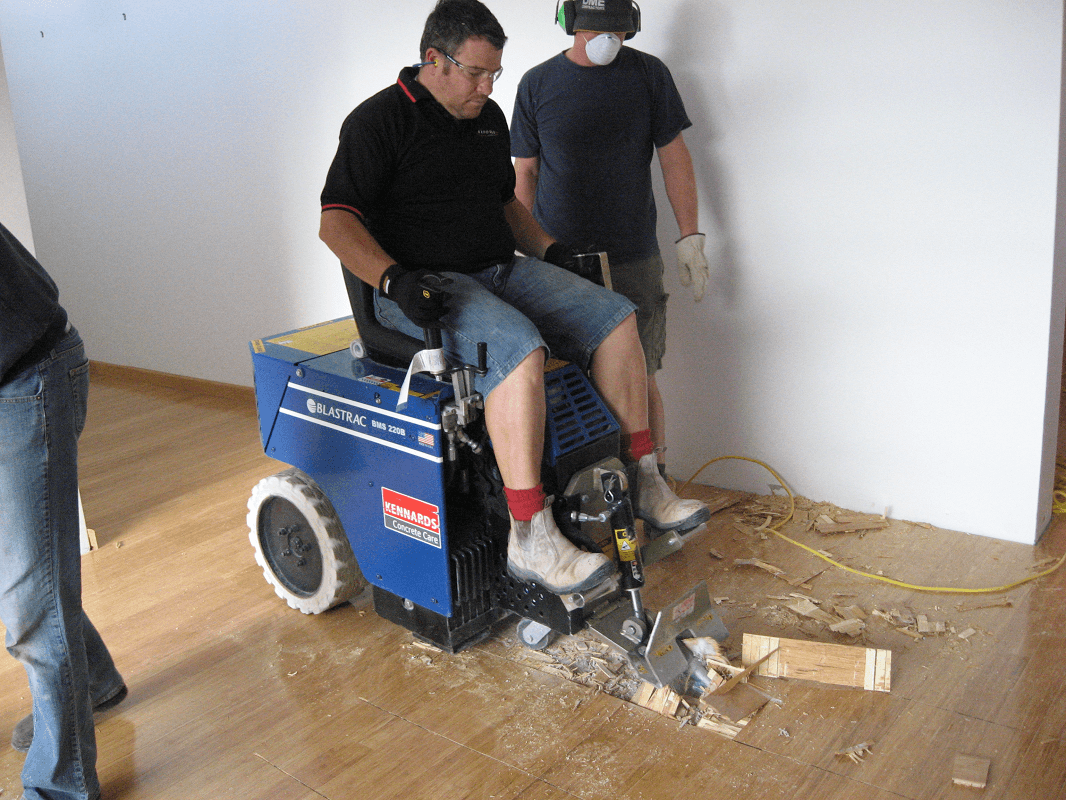 Ride On Floor Scraper (Battery ) for Rent - Kennards Hire