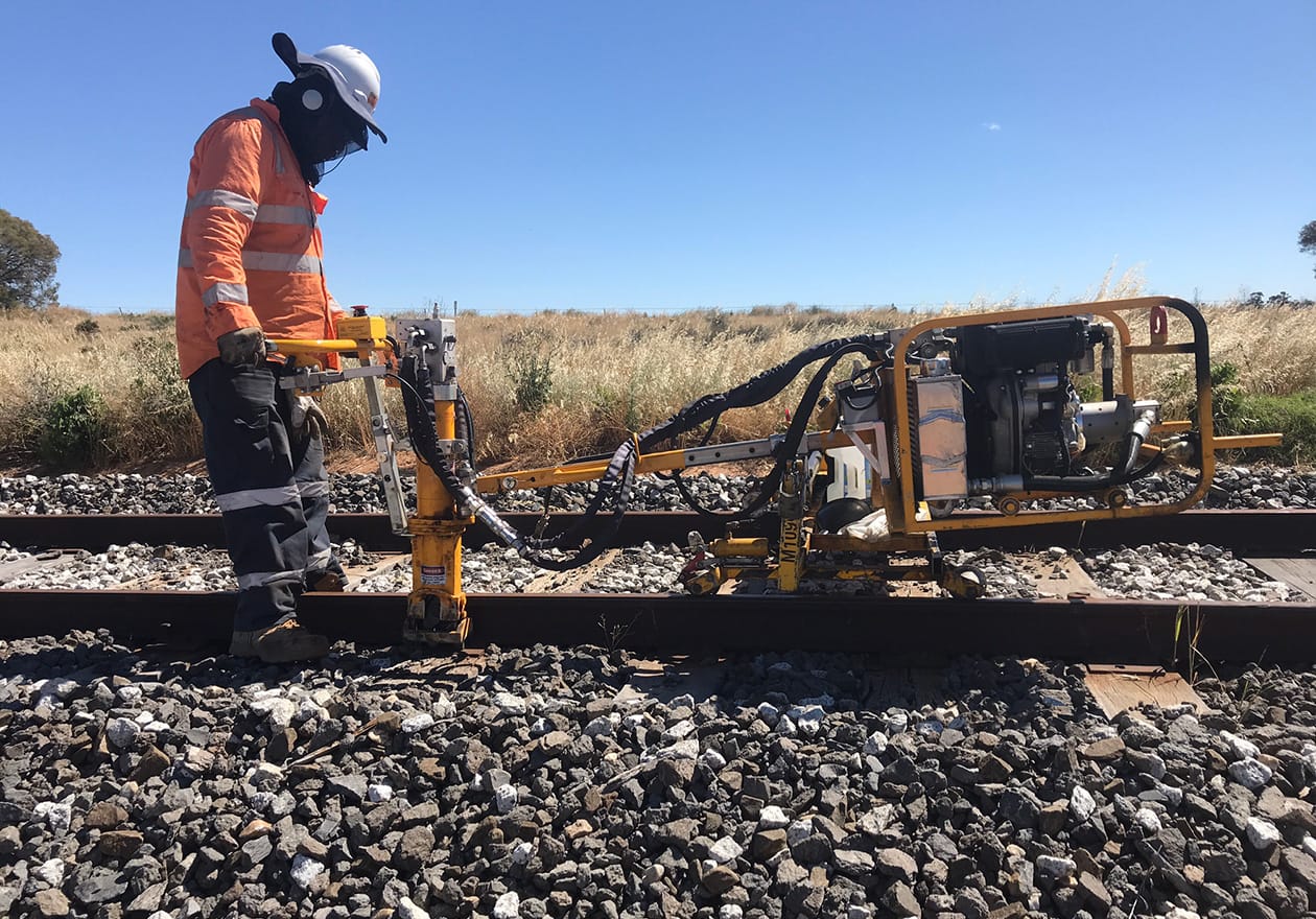Rail Track Pack Spike Puller Head for Rent - Kennards Hire