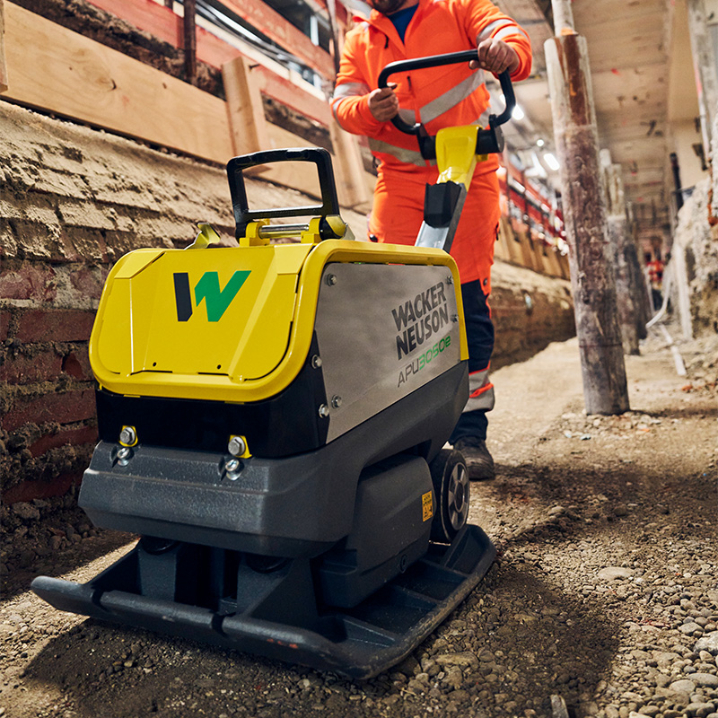 Reversible Plate Compactor 200 kg (Battery) for Rent - Kennards Hire
