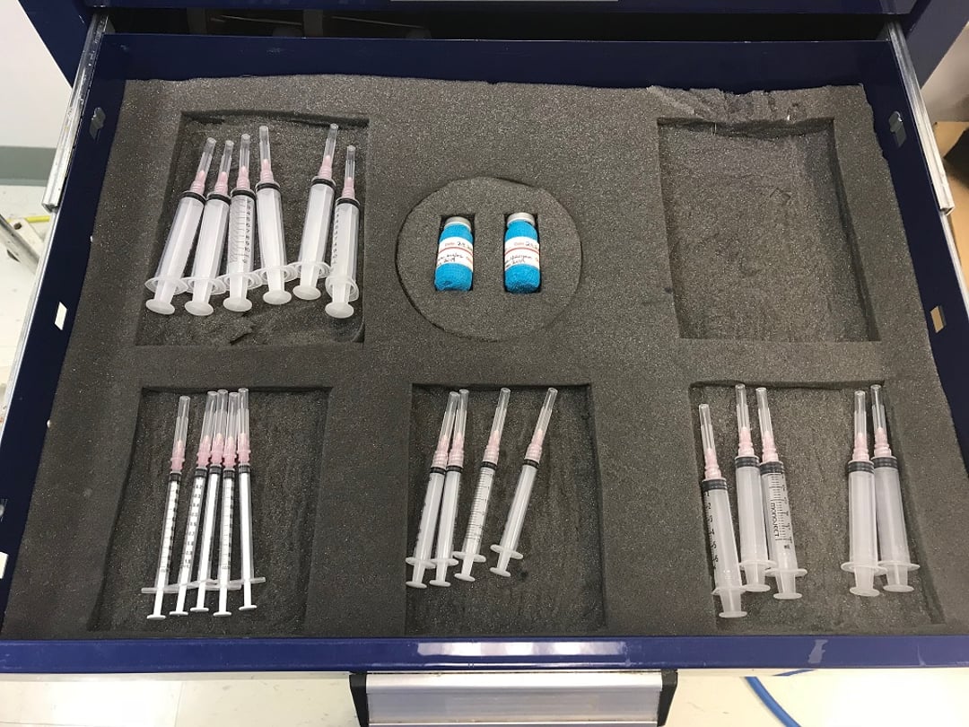 Image:Crash cart, second drawer-MSD Veterinary Manual
