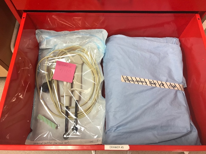 Image:Crash cart, bottom drawer-MSD Veterinary Manual