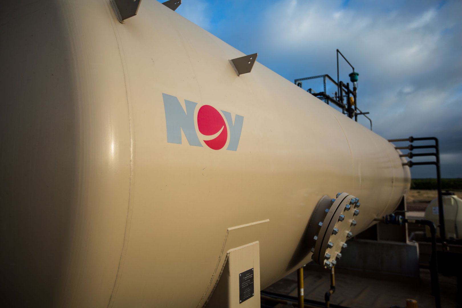 Horizontal Gun Barrel | NOV