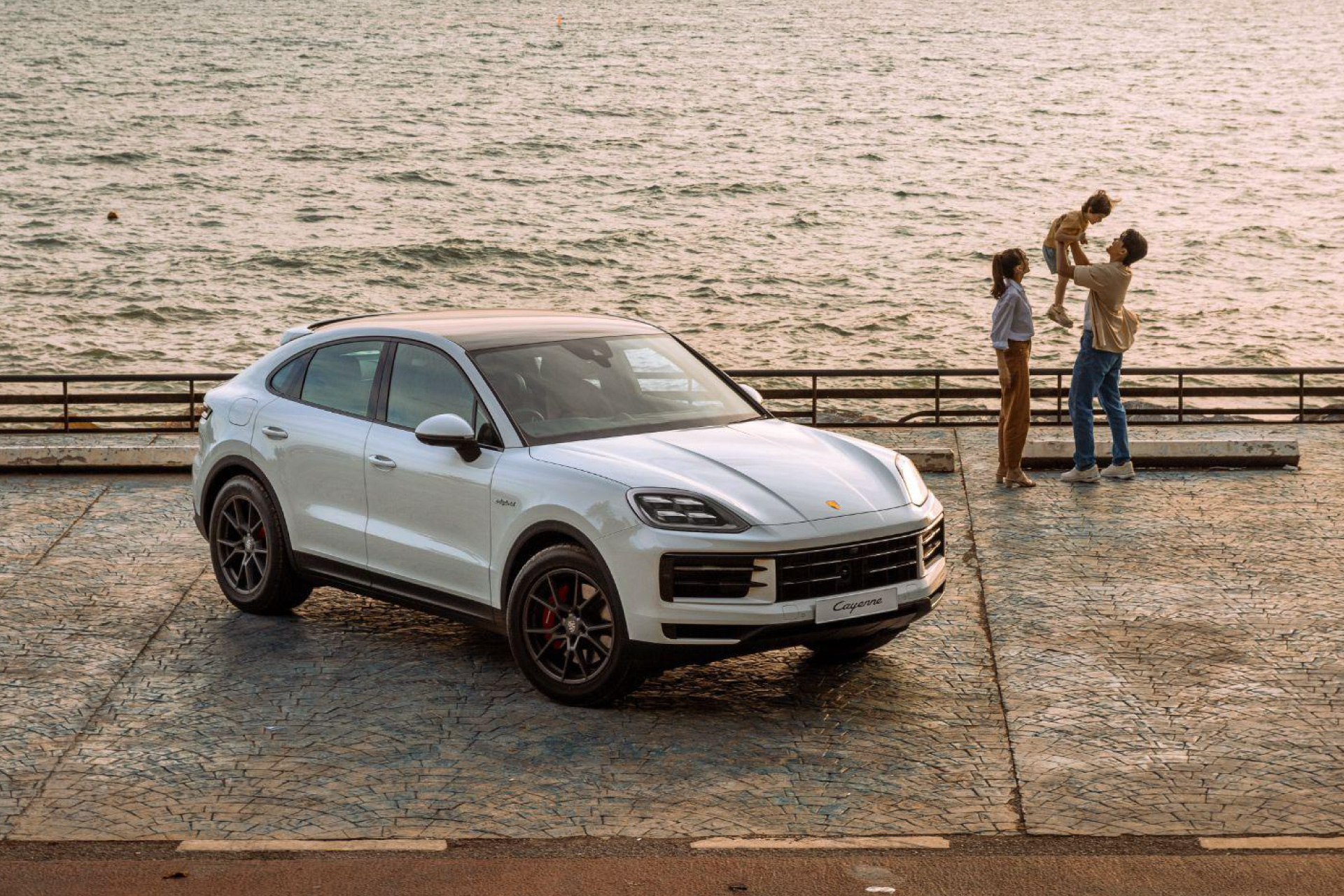 ปอร์เช่ ประเทศไทย เปิดตัวรถยนต์รุ่นใหม่ Cayenne S E-Hybrid Coupé ที่ ...