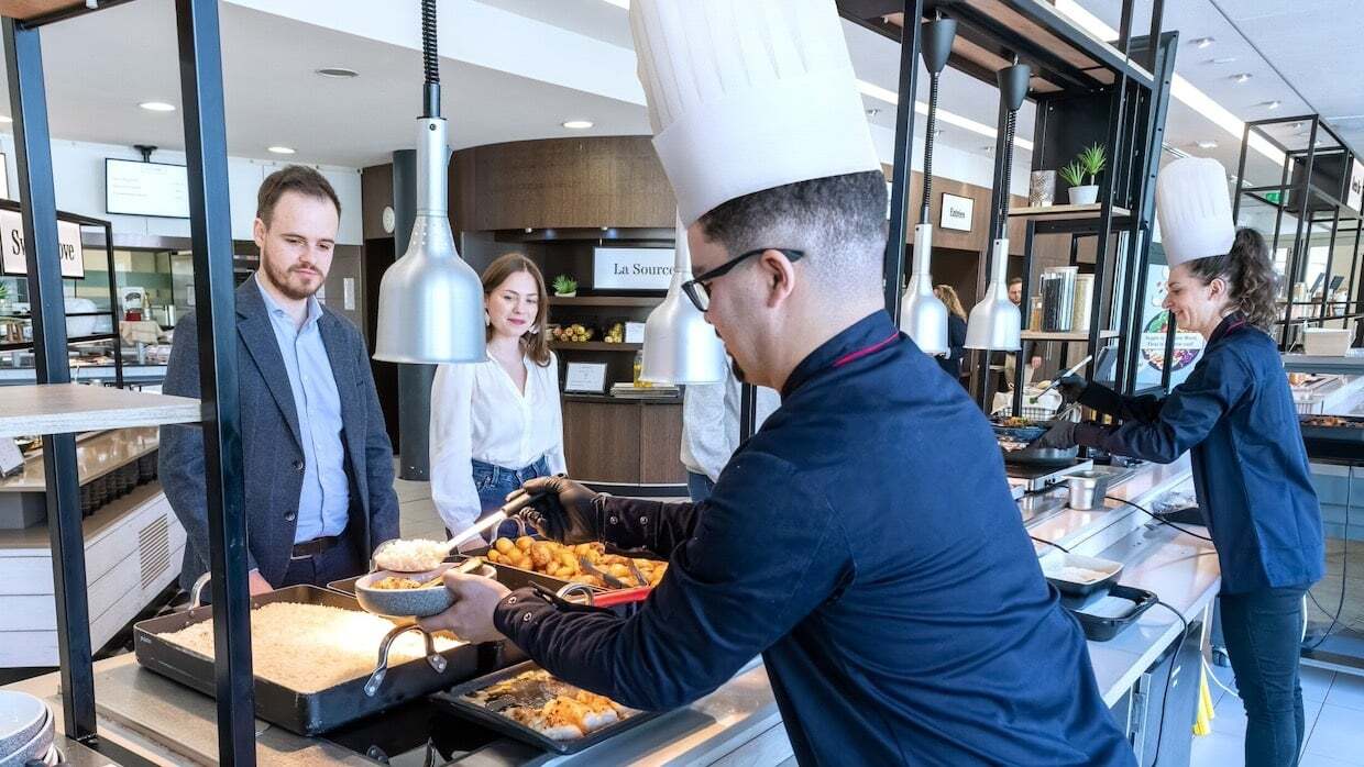 Four food trends influencing workplace restaurant menus in 2025