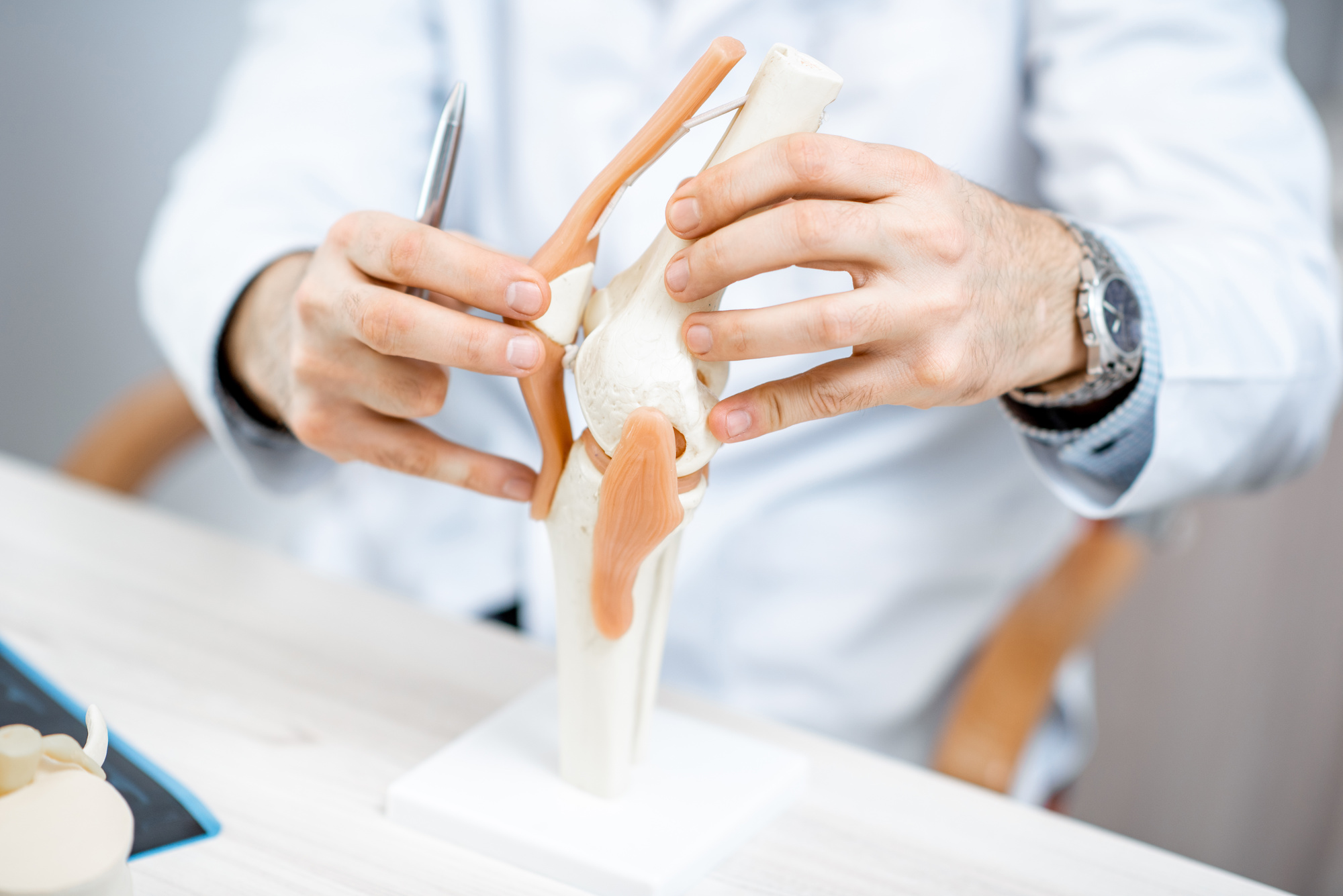 Advances in Orthopedic Surgery: From Arthroscopy to Robotic Assistance